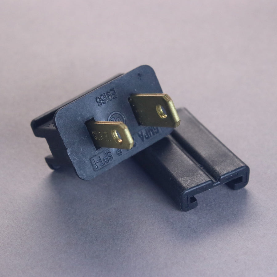 Vampire (gilbert) Plugs for Christmas Light Cords – Christmas Light Source