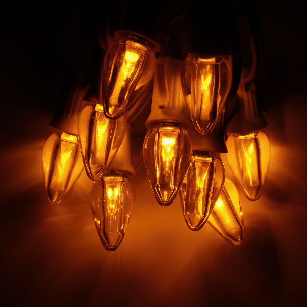 C7 Yellow Smooth LED Bulbs E12 Bases (25 Pack) – Christmas Light Source